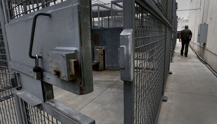 The Links Between Mass Incarceration and Poverty | Brennan Center for ...